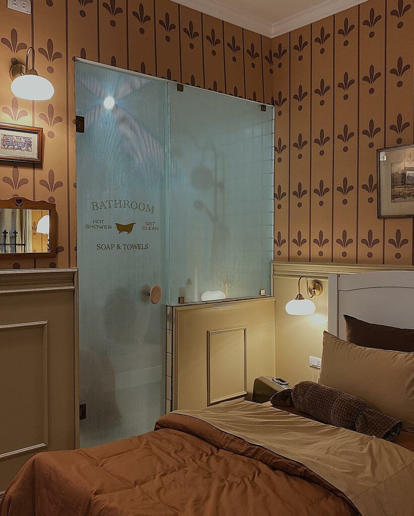 Cafe Camy: Mr Bean-Inspired Homestay Concept