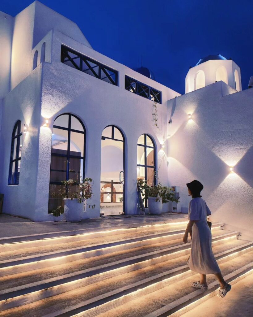 De’ Sands Cafe: Santorini-Inspired Cafe In Batam