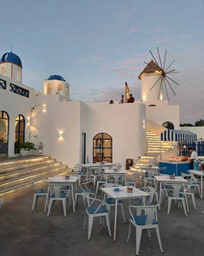 De’ Sands Cafe: Santorini-Inspired Cafe In Batam