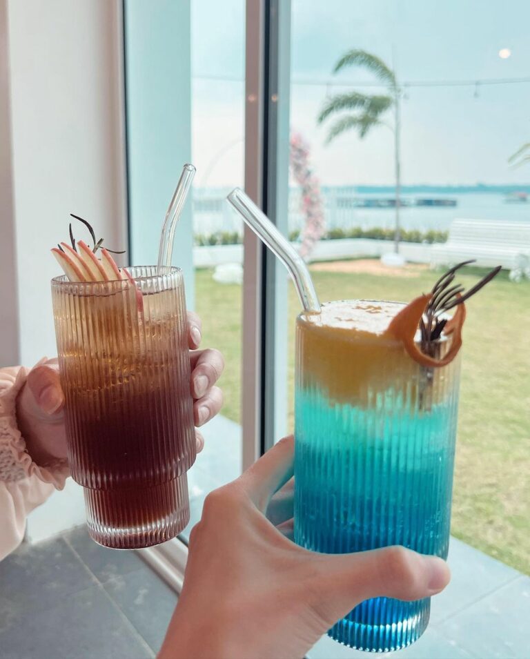 Hidden Garden By The Sea - Seaside Cafe In JB With Pretty Views