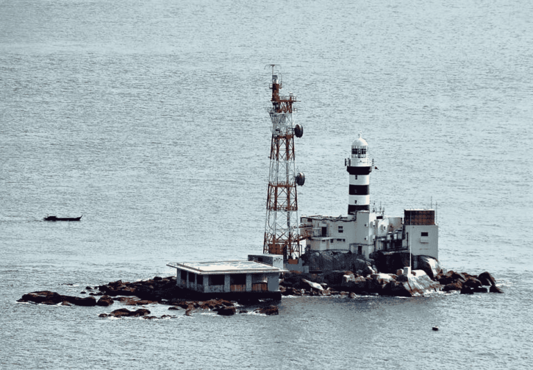 7 Lighthouses In Singapore & Whether You Can Visit Them