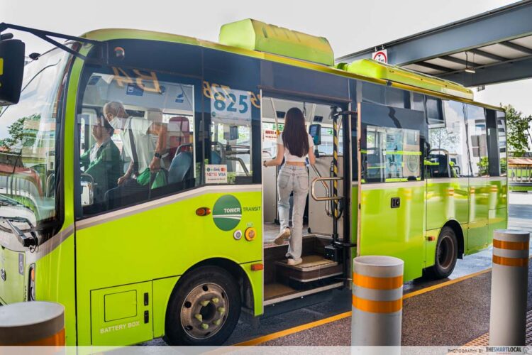 Bus 825 - SG's Public Minibus With 24 Seats & 1 Door