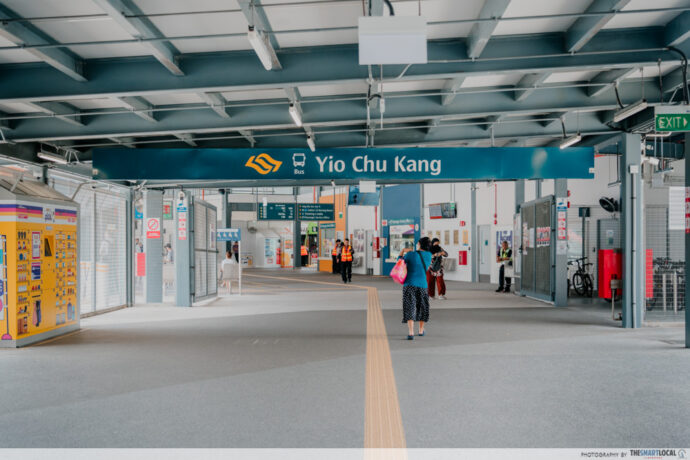 Bus 825 - SG's Public Minibus With 24 Seats & 1 Door