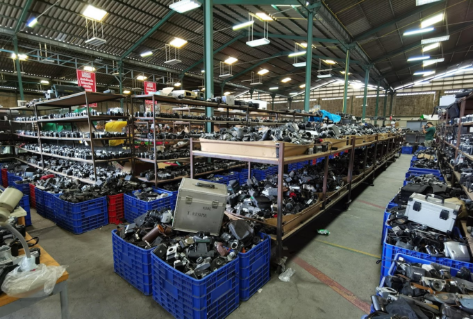 Lucky Home Samrong: Vintage Camera Warehouse In Bangkok