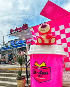 Ta-Daa Box: BBT Stand ln JB With "Blind Box" Surprise Gifts