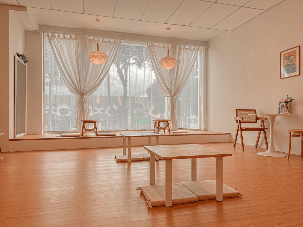 Dog Cafes & Cat Cafes In JB To Visit [2024]