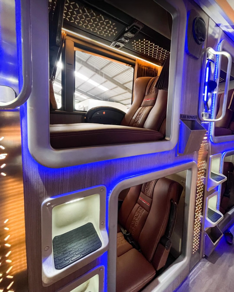 Juragan 99 Trans - Indonesian Buses With Private Sleeping Pods