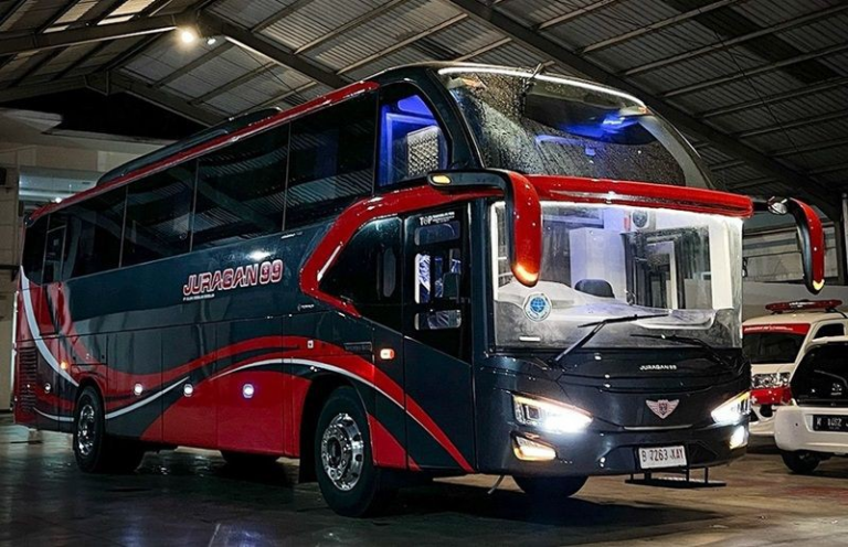 Juragan 99 Trans - Indonesian Buses With Private Sleeping Pods