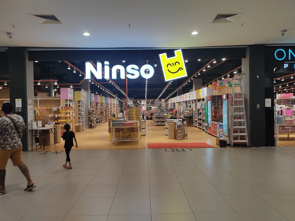 Ninso Nusa Bestari: 2-Storey Dollar Store In JB