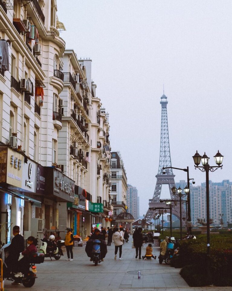 Tianducheng: Paris dupe in China With A Replica Eiffel Tower