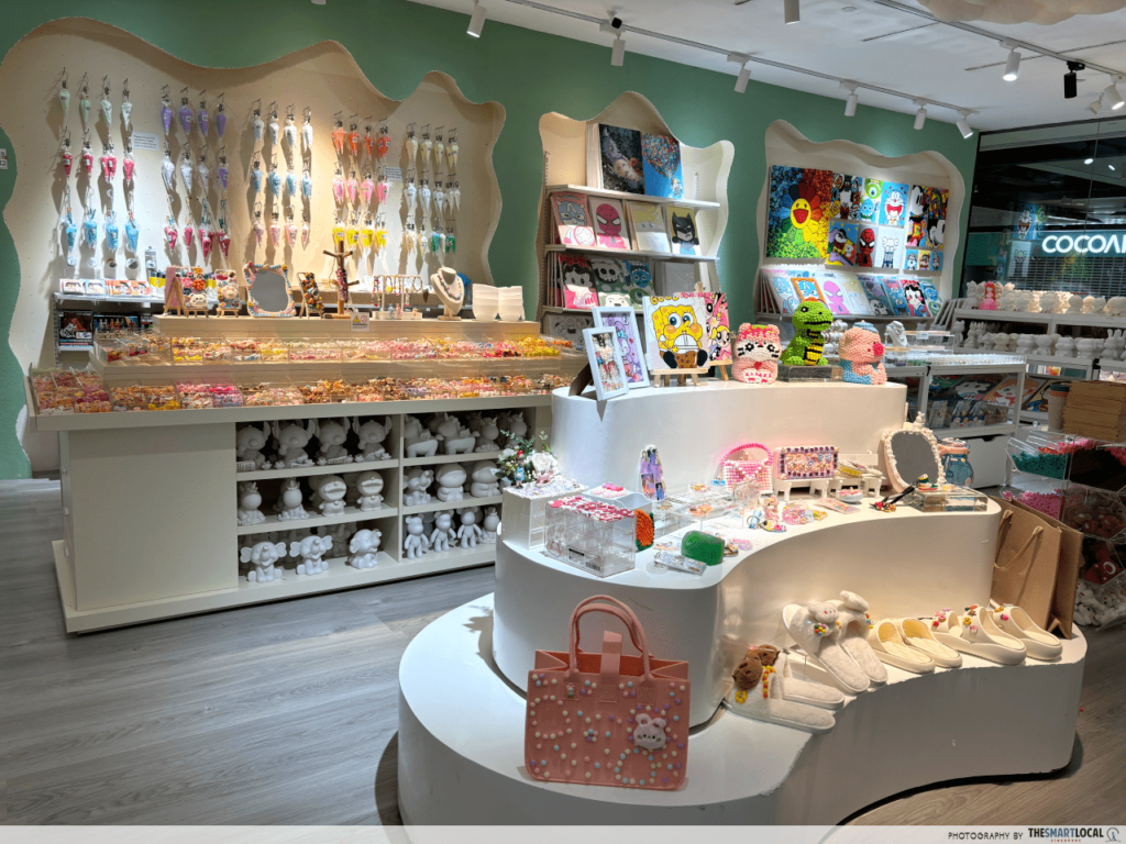 Turtle Marina Square Has Art Supplies For Decoden & Bracelets