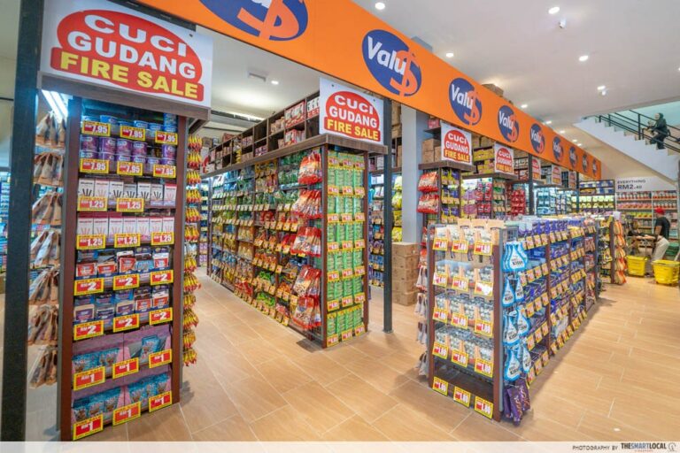 Ninso Nusa Bestari: 2-Storey Dollar Store In JB