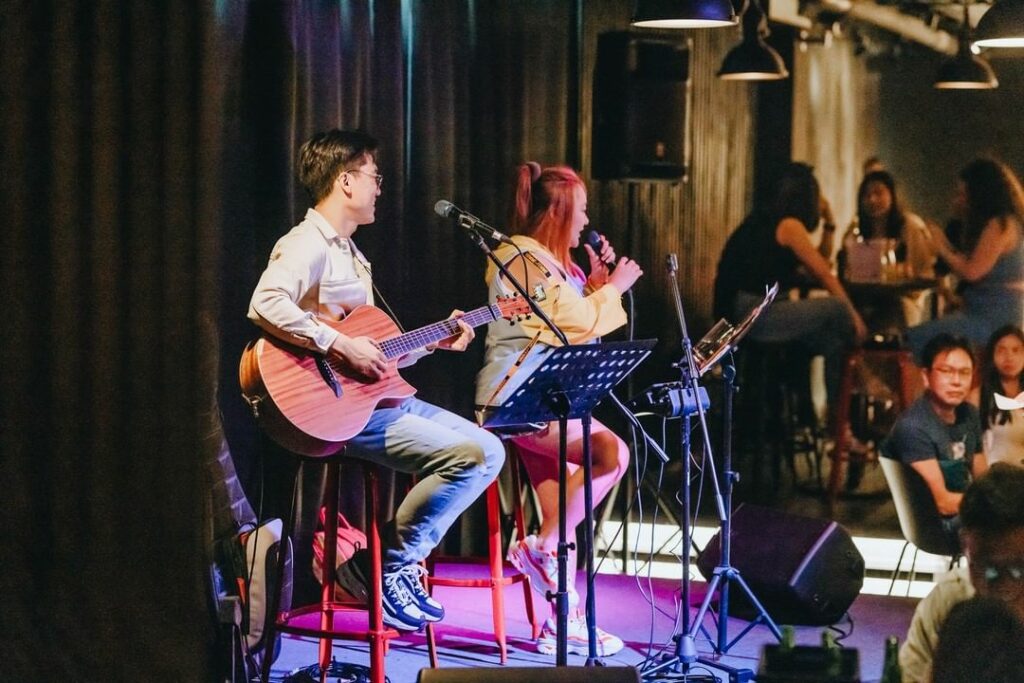 Live Music Bars In Singapore With Good Food & Drinks (2025)