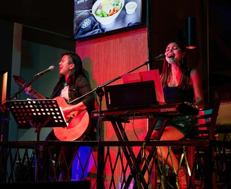 Live Music Bars In Singapore With Good Food & Drinks (2025)