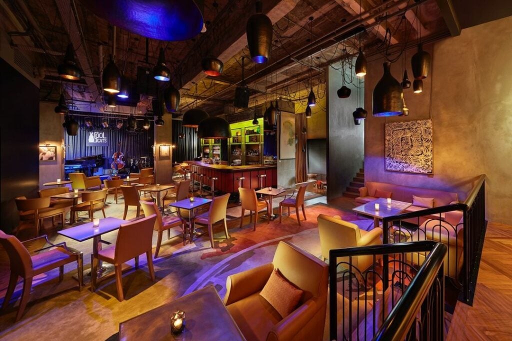Live Music Bars In Singapore With Good Food & Drinks (2025)