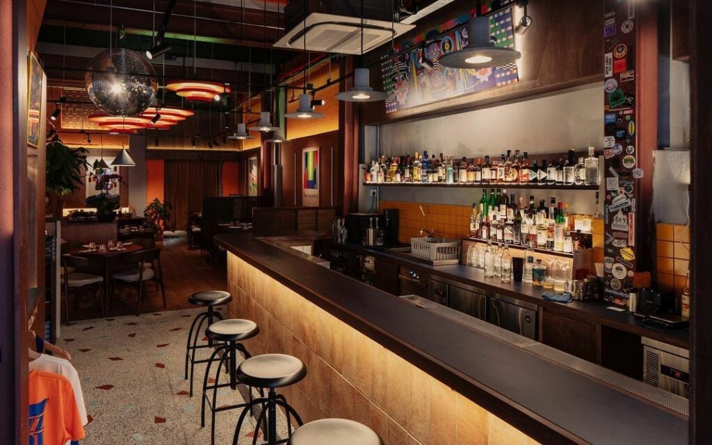 Live Music Bars In Singapore With Good Food & Drinks (2025)