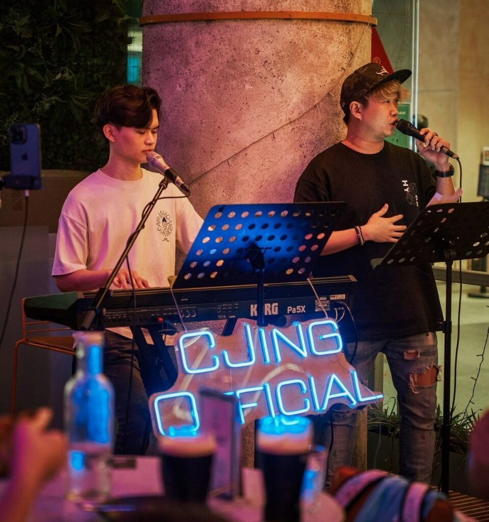 Live Music Bars In Singapore With Good Food & Drinks (2025)