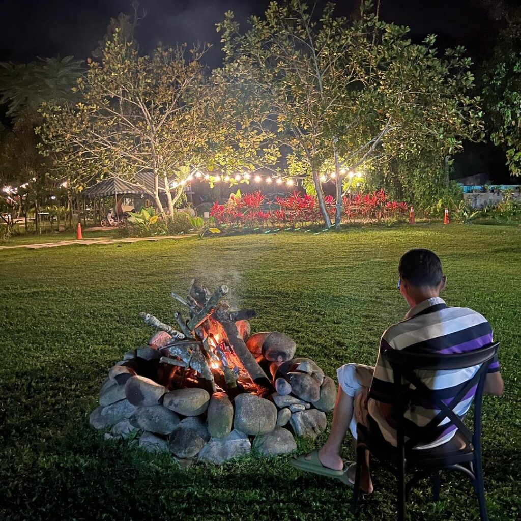 Misty Mountain - Farmstay 1 Hour From KL With Hobbit Houses