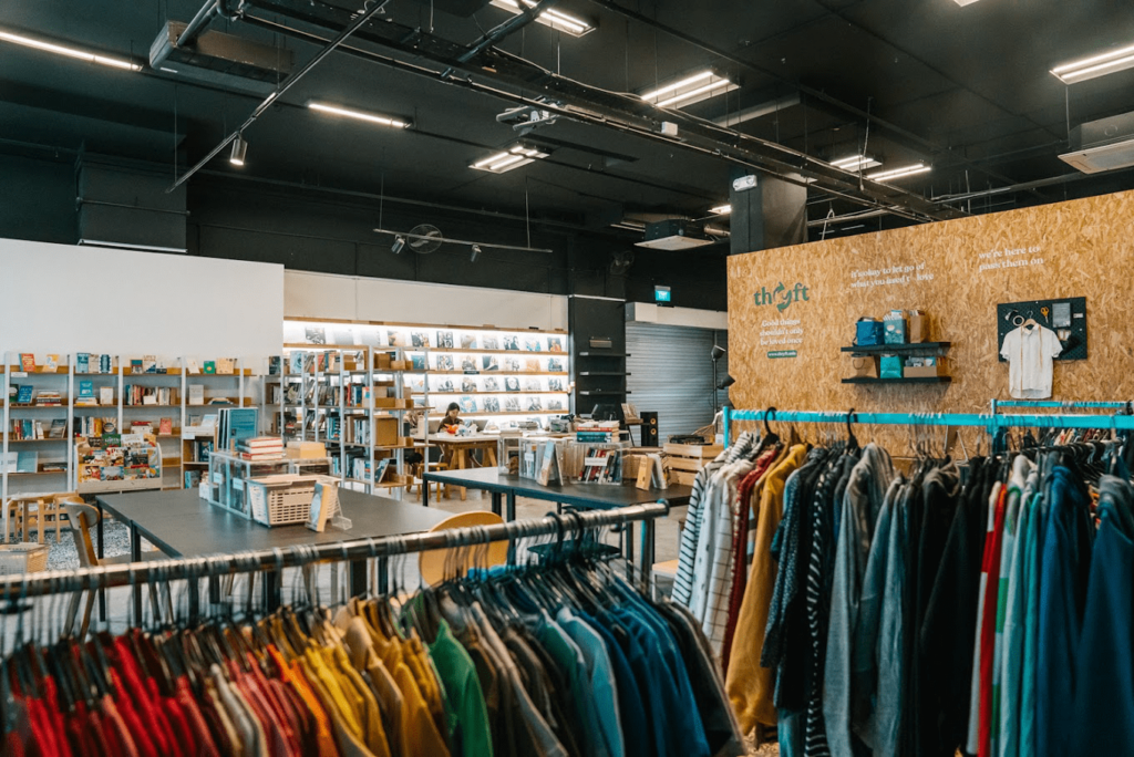 Thryft Hub - Thrift Store With Vintage Books, Clothes & Vinyls