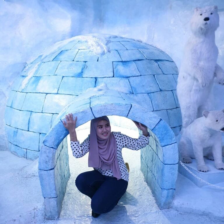 There's An Ice Cafe In Penang With Themed Decor & Desserts