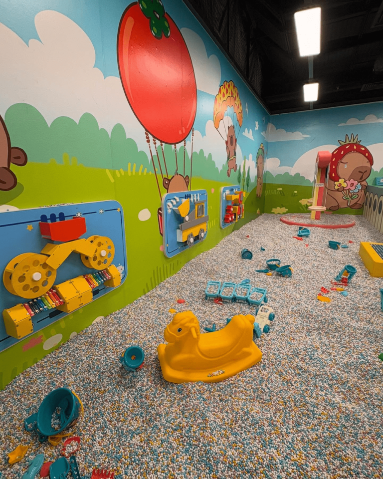 Capybara Creek: Capybara-Themed Playground With LED Slide