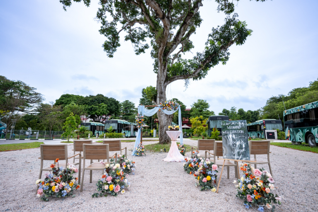 The Bus Collective - Repurposed Bus Hotel In Changi Village