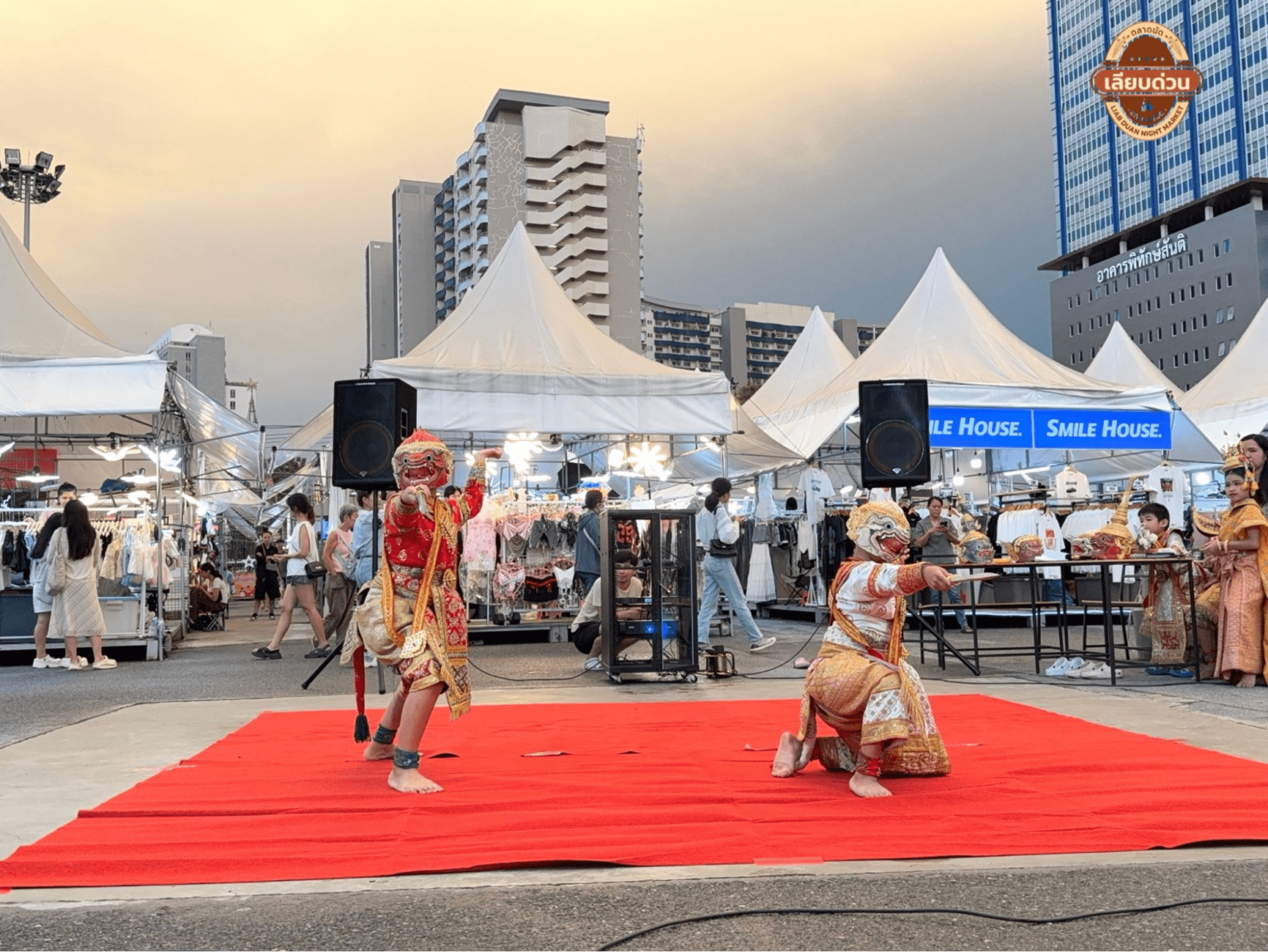Liab Duan Danneramit: New Night Market In Bangkok
