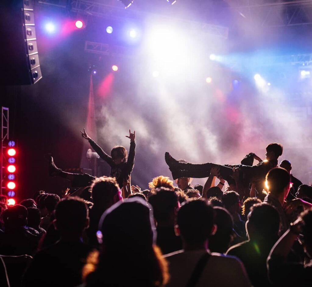 10 Concert Etiquette You Need To Know & Follow